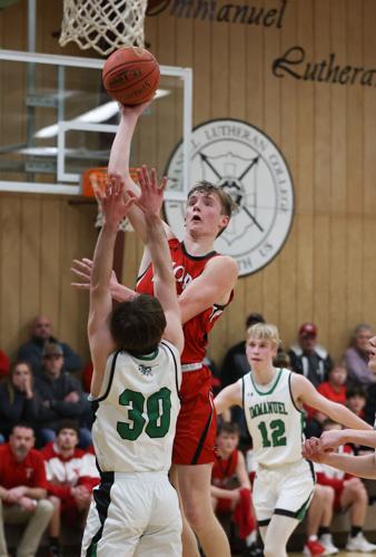 WIAA boys basketball playoffs: Lancers fall in close match to Thorp ...