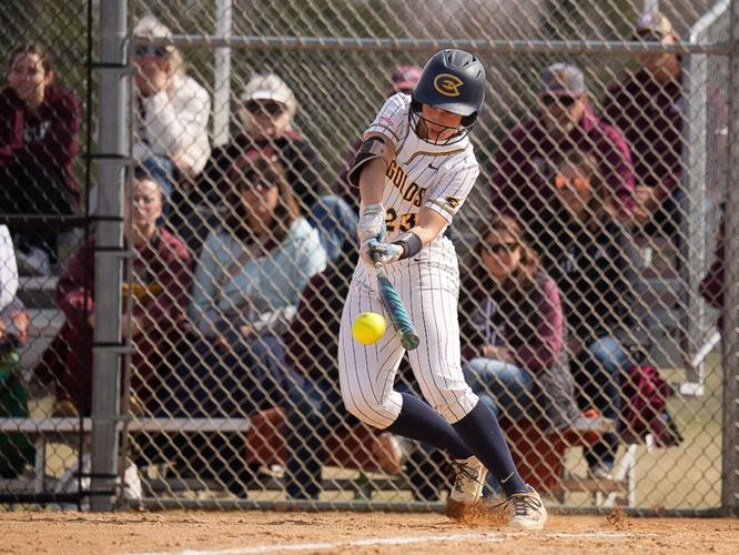 Blugolds rebound to split softball twinbill with UW-La Crosse | Local ...