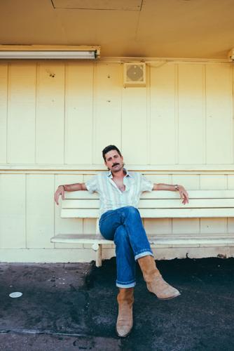 Progressive country singer-songwriter Dylan Earl hits Eau Claire | Arts ...