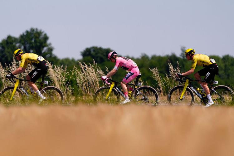Dversnes wins Giro's 15th stage from breakaway as Vingegaard stays in ...