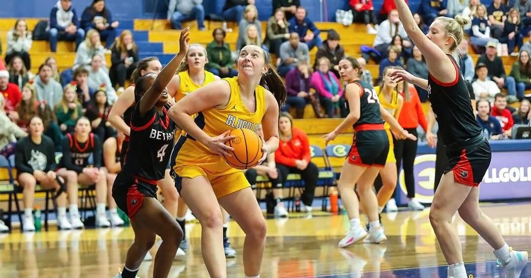 Blugolds battle, but fall to 4th-ranked Warhawks | University ...