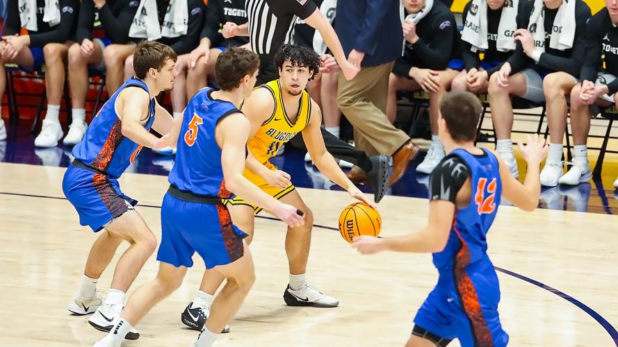 Blugolds struggle in home finale against UW-Platteville | Sports ...