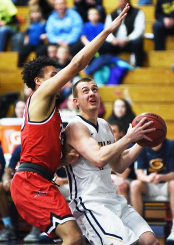 Men's basketball: Last-second shot clanks out as Blugolds' rally falls ...