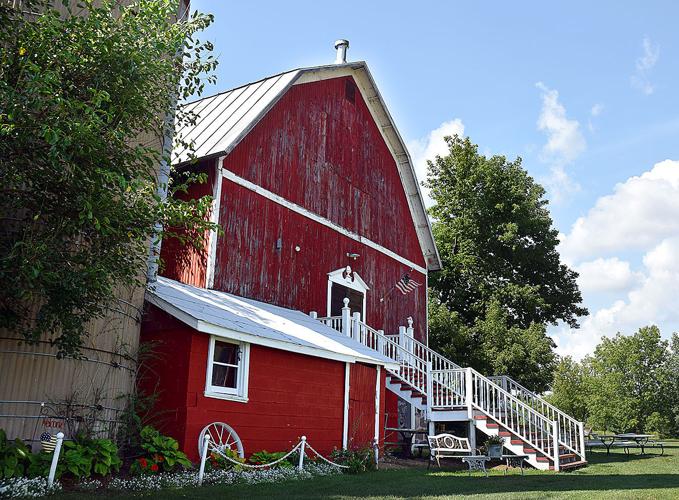 Marriage of ideas: Weyauwega farmhouse, barn serve as wedding venue ...