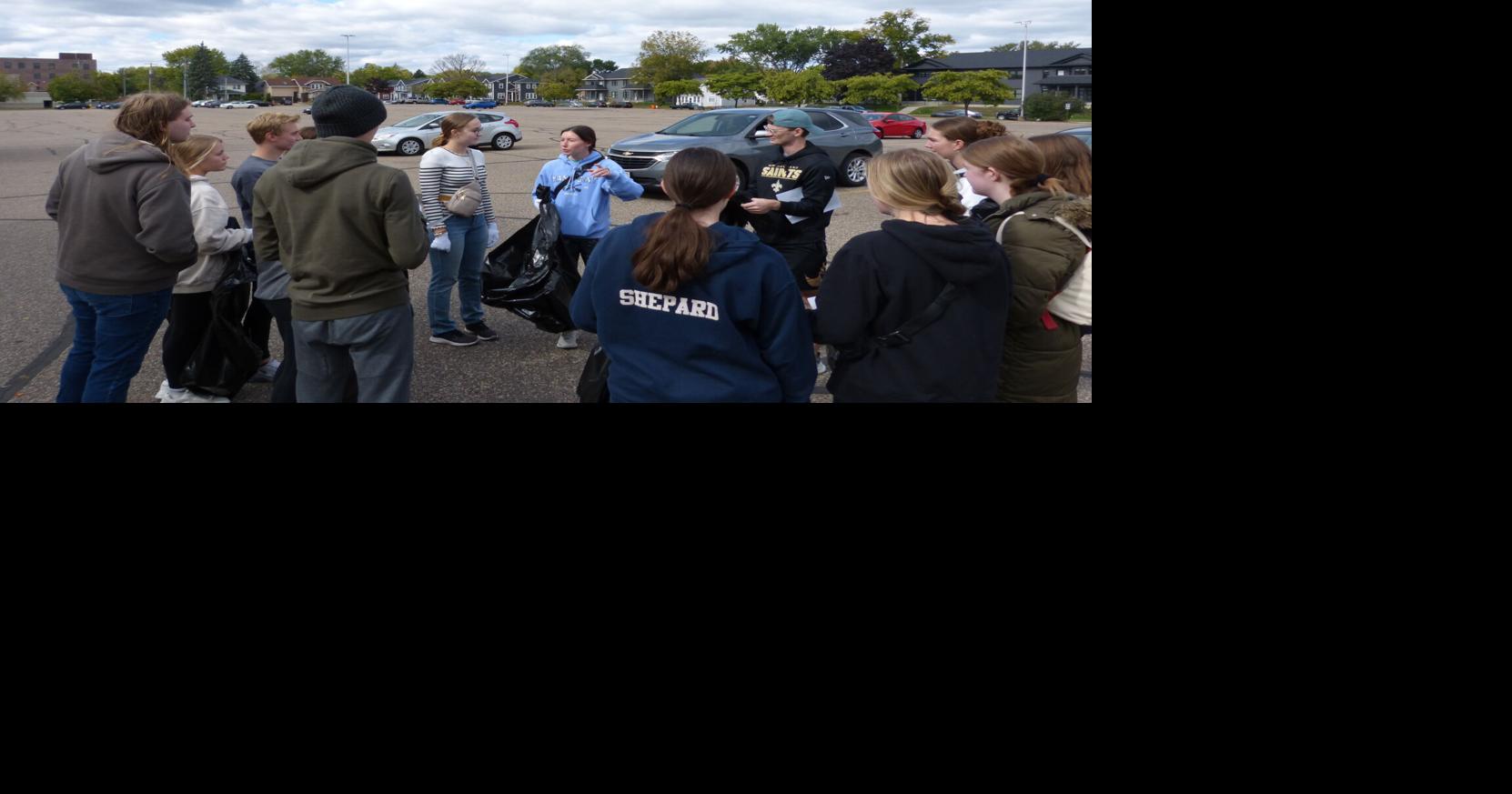 UWEC students end Homecoming festivities by cleaning up the community ...