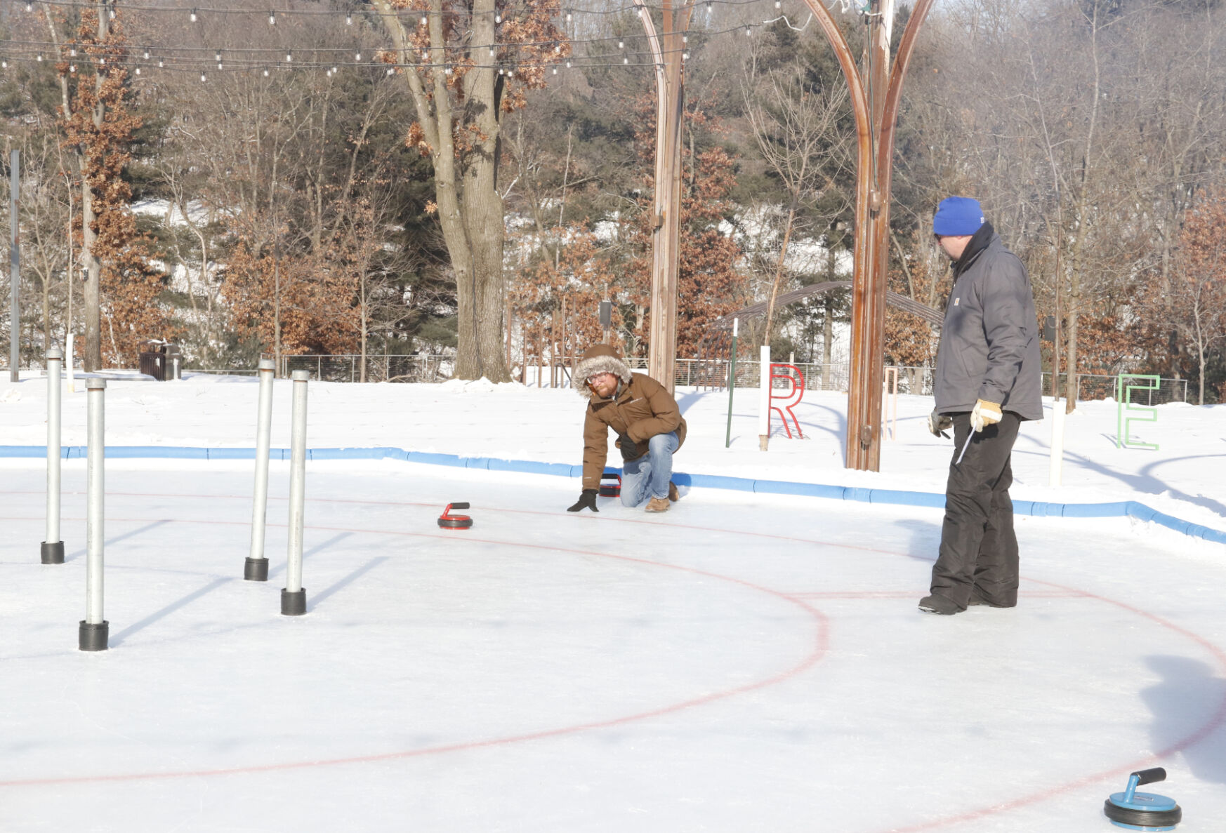 Community members celebrate a weekend of crokicurl, winter in Altoona ...