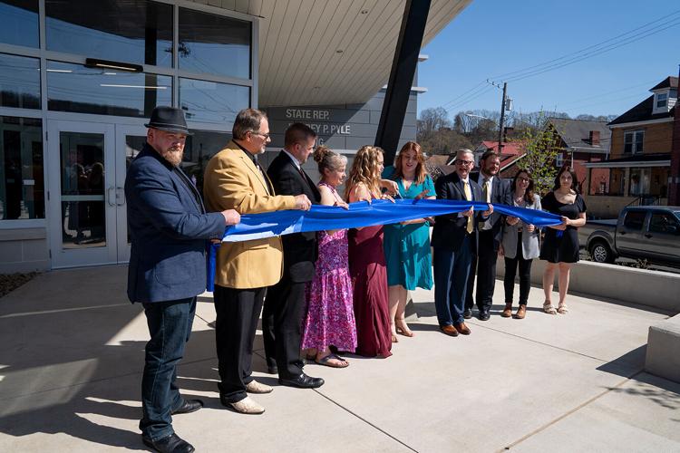 BC3 @ Armstrong ceremony 'A day to remember Jeff' | News | leadertimes.com