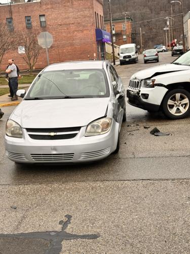 Two-vehicle accident happens in Ford City | News | leadertimes.com