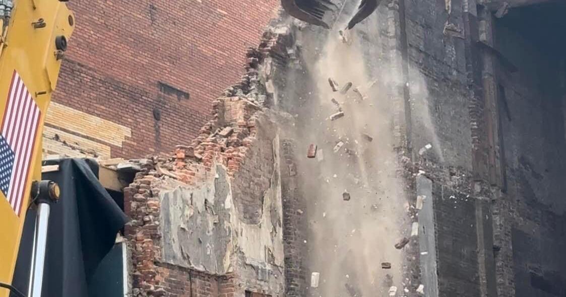 McConnell-Watterson building demolition continues | News | leadertimes.com