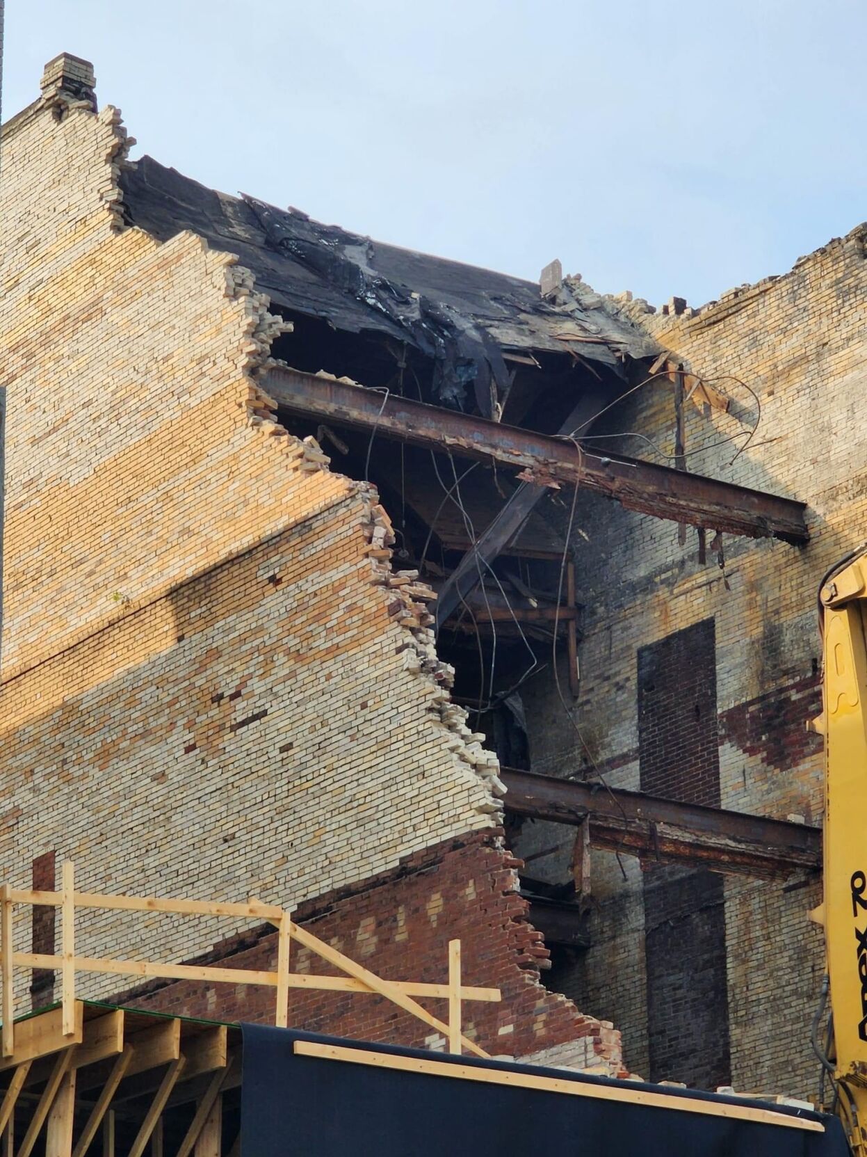 McConnell-Watterson building demolition continues | News | leadertimes.com