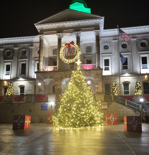 Courthouse Christmas Tree is unveiled | News | leadertimes.com