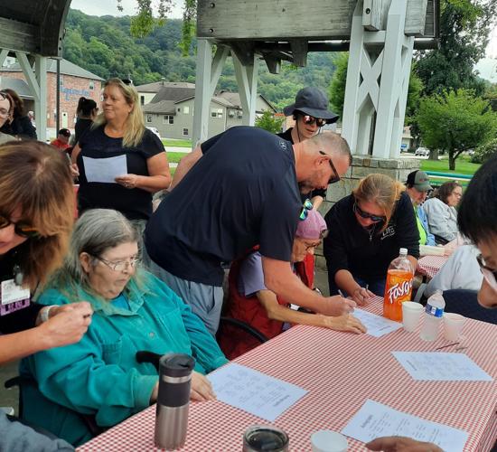 LIFE Armstrong holds Picnic in the Park | News | leadertimes.com