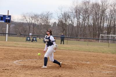Freeport's Selker shines in crucial victories for Yellowjackets ...