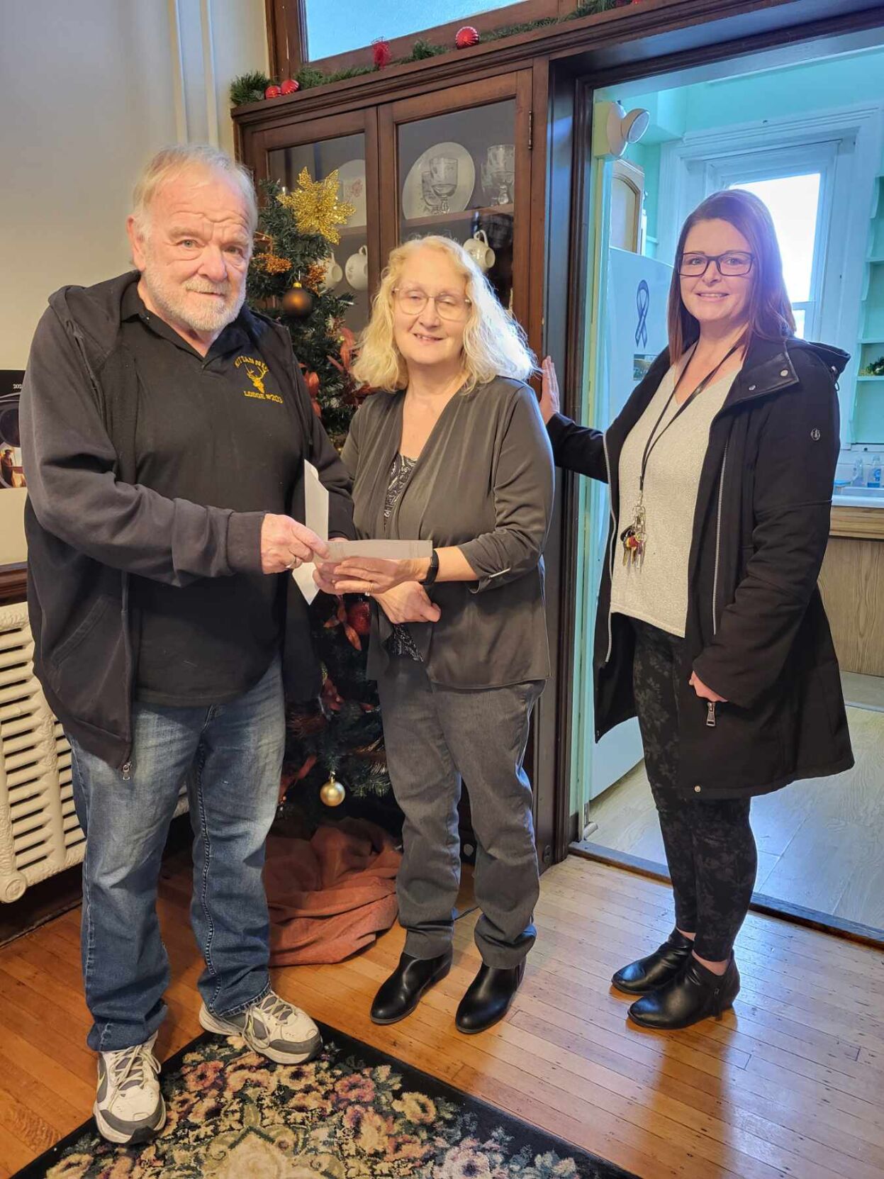Elks Lodge No. 203 donates to HAVIN | News | leadertimes.com