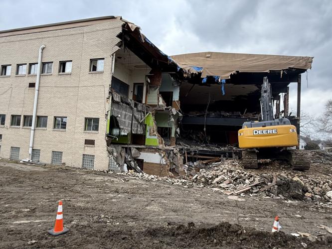 Demolition of old Apollo high school continues | News | leadertimes.com