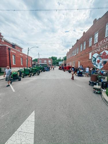 BLUE ROAN TRACTORS.jpg | Hartsville | lebanondemocrat.com