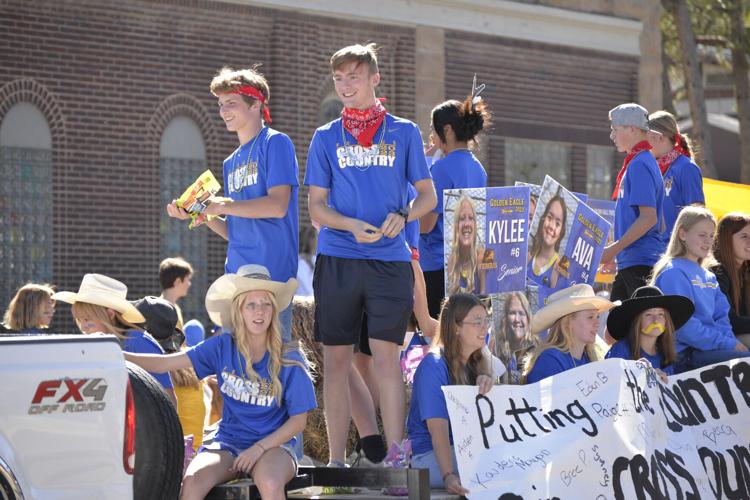 Photos from the FHS Homecoming parade | News | lewistownnews.com