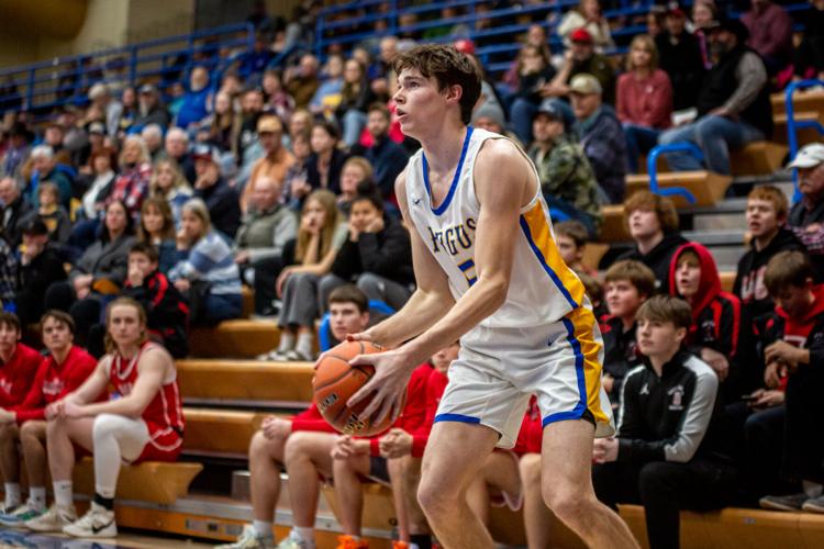 Fergus Golden Eagles vs. Glendive Red Devils | Sports | lewistownnews.com