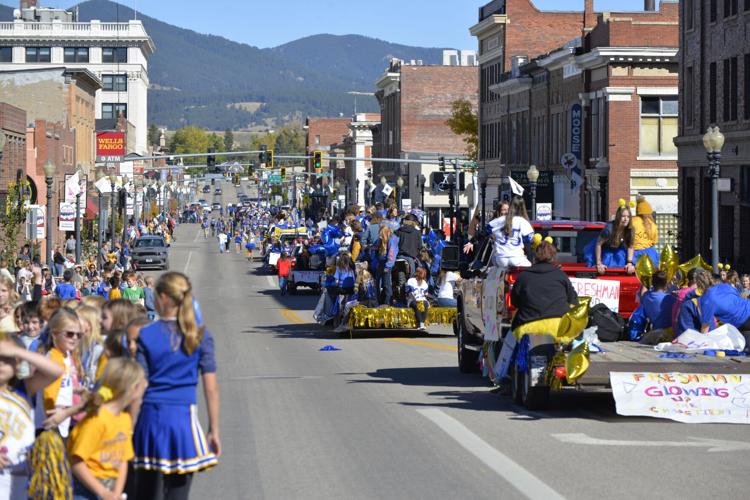 Photos from the FHS Homecoming parade | News | lewistownnews.com