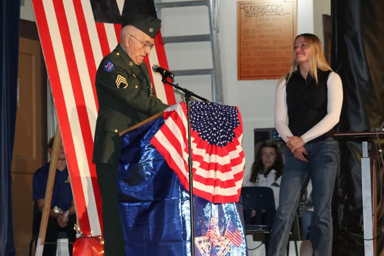 Celebrating heroes: Junior High students recognize local veterans ...