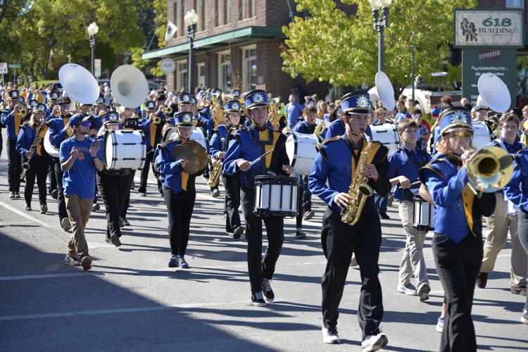 Photos from the FHS Homecoming parade | News | lewistownnews.com