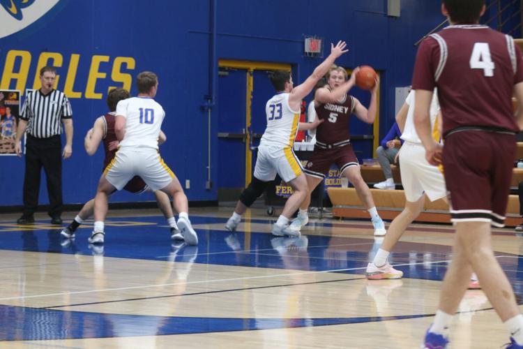 Golden Eagles clip the wings of Sidney Eagles | Sports | lewistownnews.com