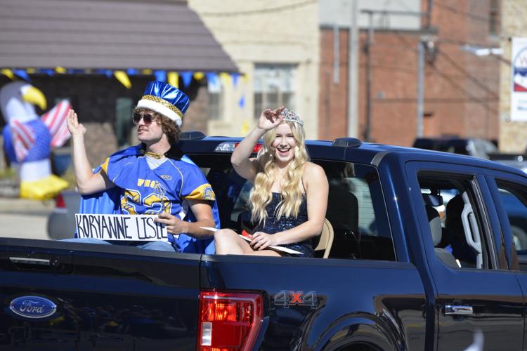 Photos from the FHS Homecoming parade | News | lewistownnews.com
