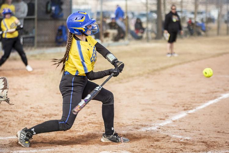 Fergus hosts round-robin softball tournament | Sports | lewistownnews.com