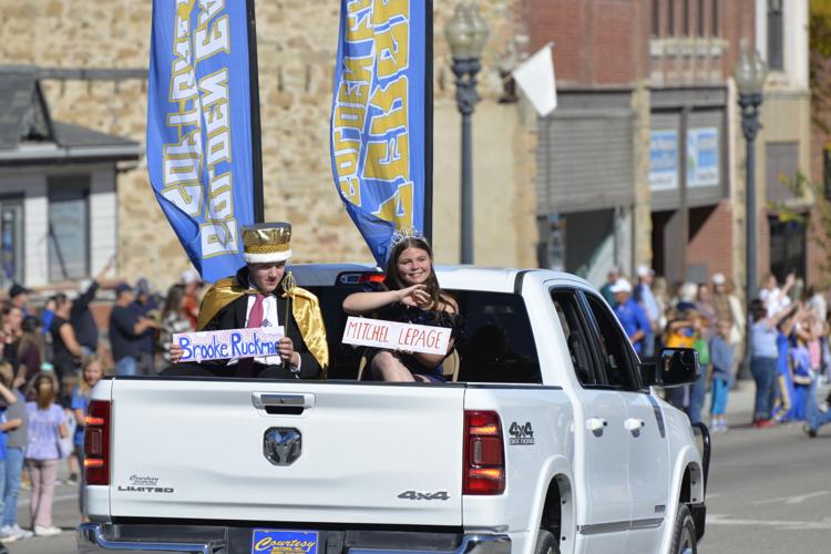Photos from the FHS Homecoming parade | News | lewistownnews.com