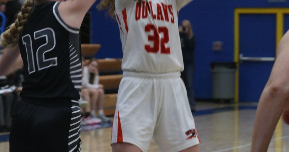 Three seniors provide a ton of experience for Lady Outlaws | Sports ...
