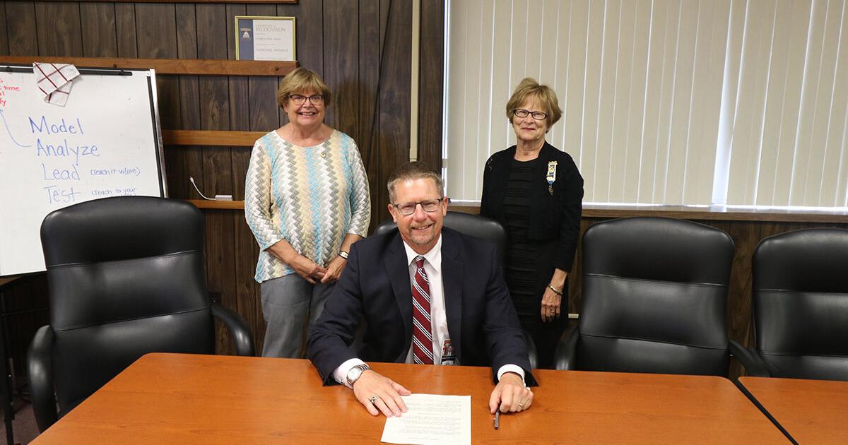 Native American, Constitution Proclamations signed by DAR, LPS, City of ...