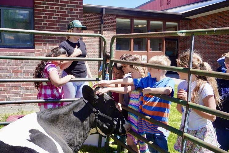 Farm to School educates Winans students | News | livingstonenterprise.com