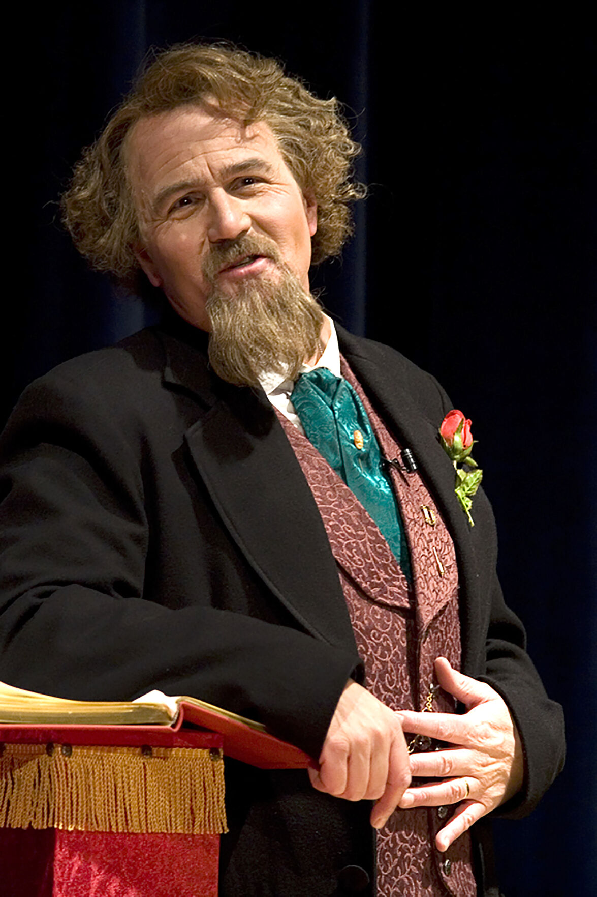 Mike Randall is bringing 'Charles Dickens' to Medina Theatre ...