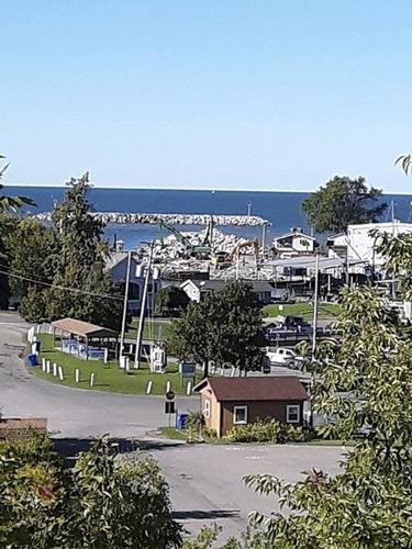 Olcott breakwall ahead of schedule and already doing its job | Local ...