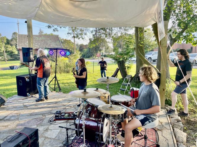 Peanut butter, jelly and jamming | Local News | lockportjournal.com