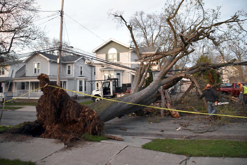 High winds whip up damage across Niagara County | Local News ...