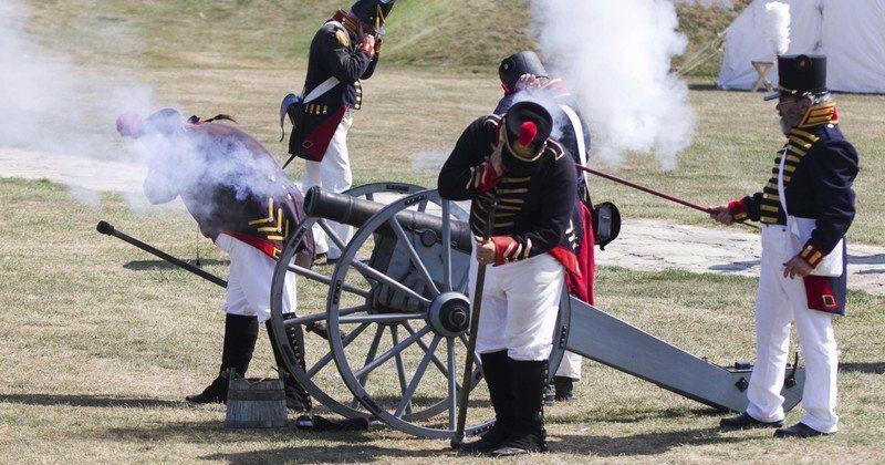 Old Fort Niagara hosts reenactment of War of 1812 battle | Local News ...