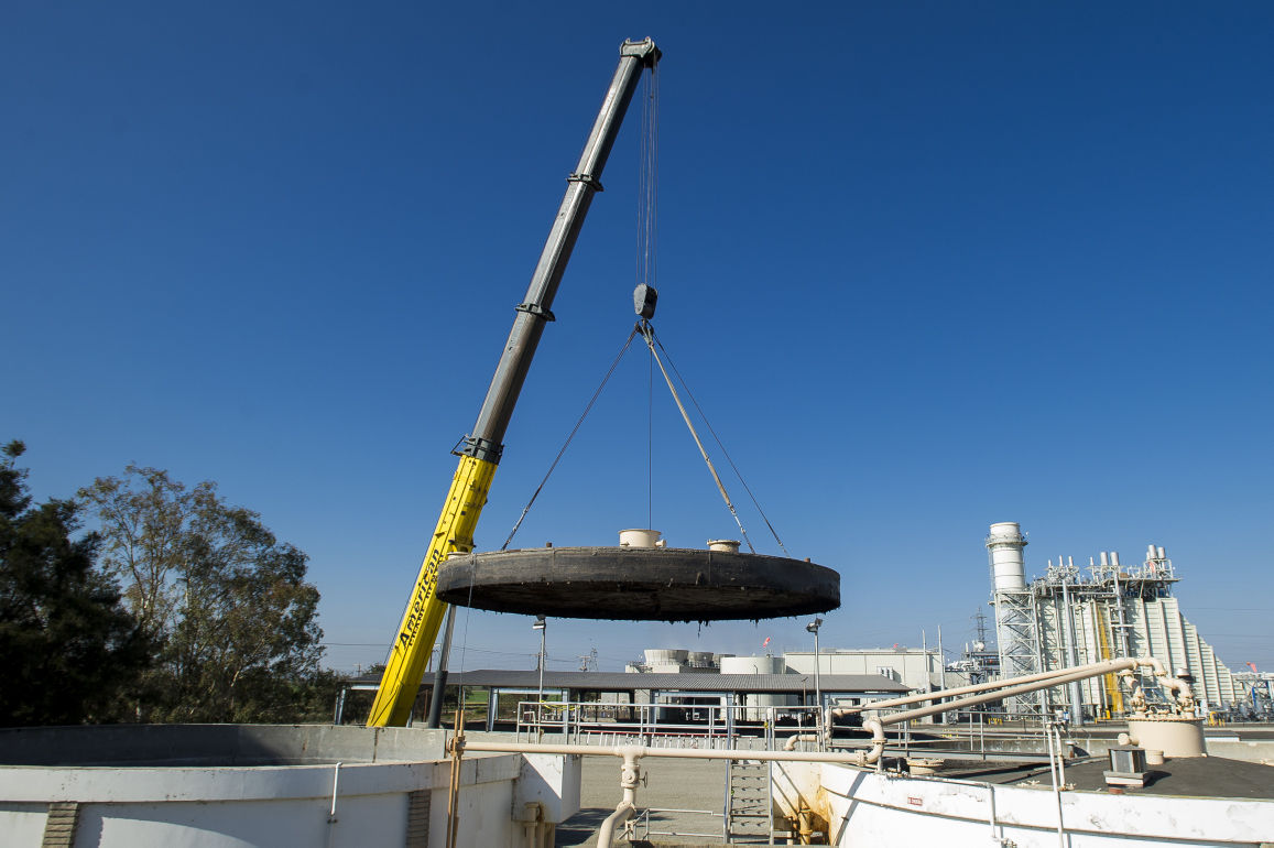 Crew removes lid from water treatment tank at White Slough | News ...