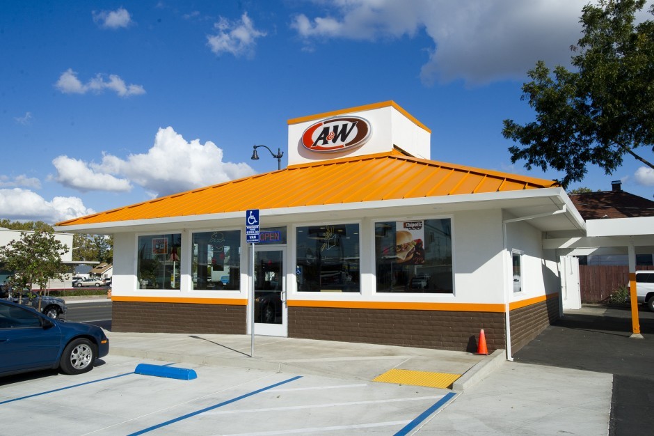 A&W Root Beer restaurant reopens after remodel | Business | lodinews.com