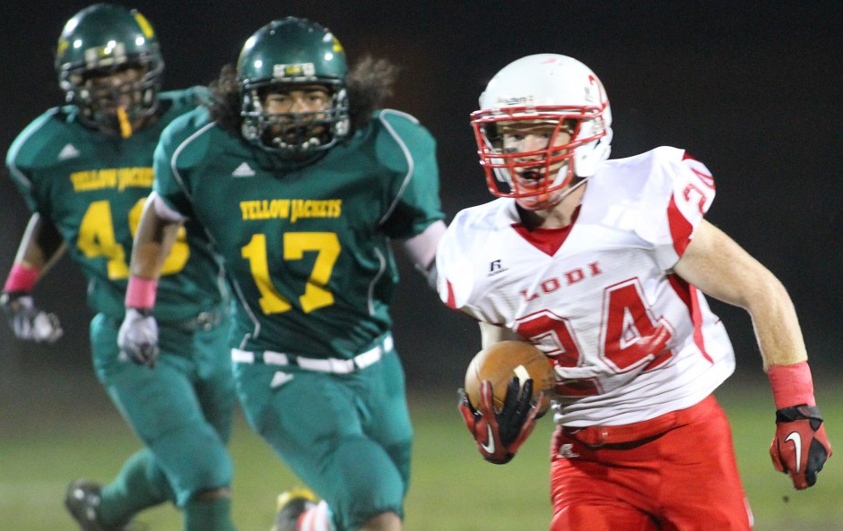 Flames trample the Yellowjackets | Sports | lodinews.com