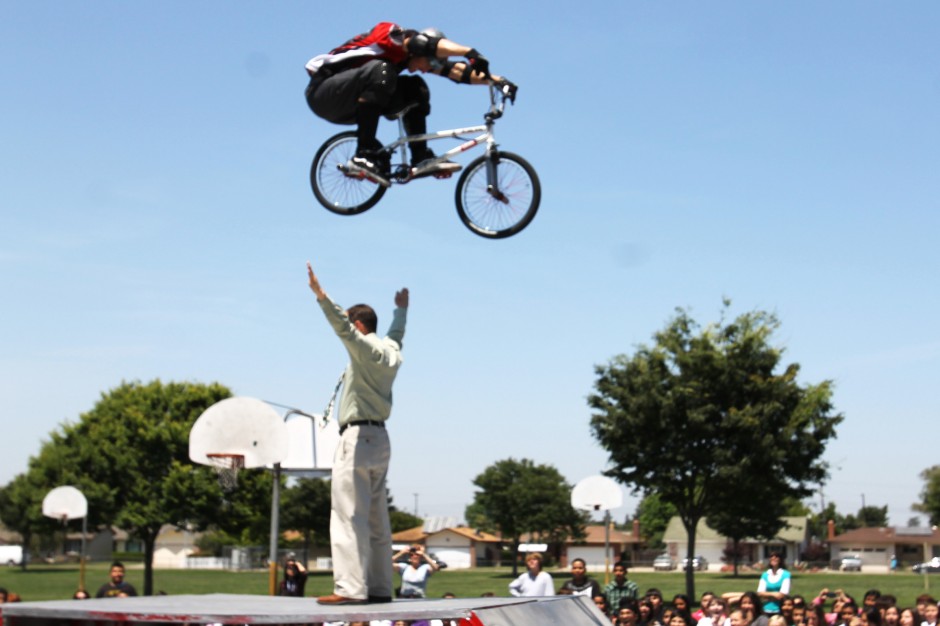 Lodi Middle School treated to BMX exhibition | News | lodinews.com