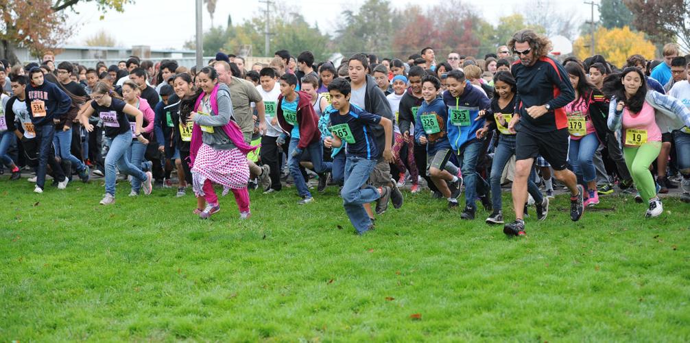 Lodi students race for Thanksgiving dinner at the Turkey Trot | News ...