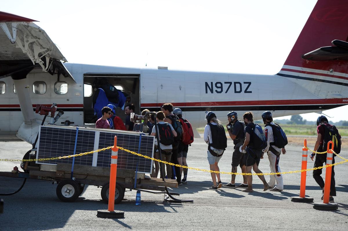 Two men die in tandem skydiving accident at Lodi Parachute Center ...