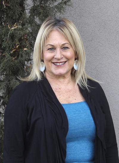 Tobacco cessation class leader Mindi Anderson gives tips on how to quit ...