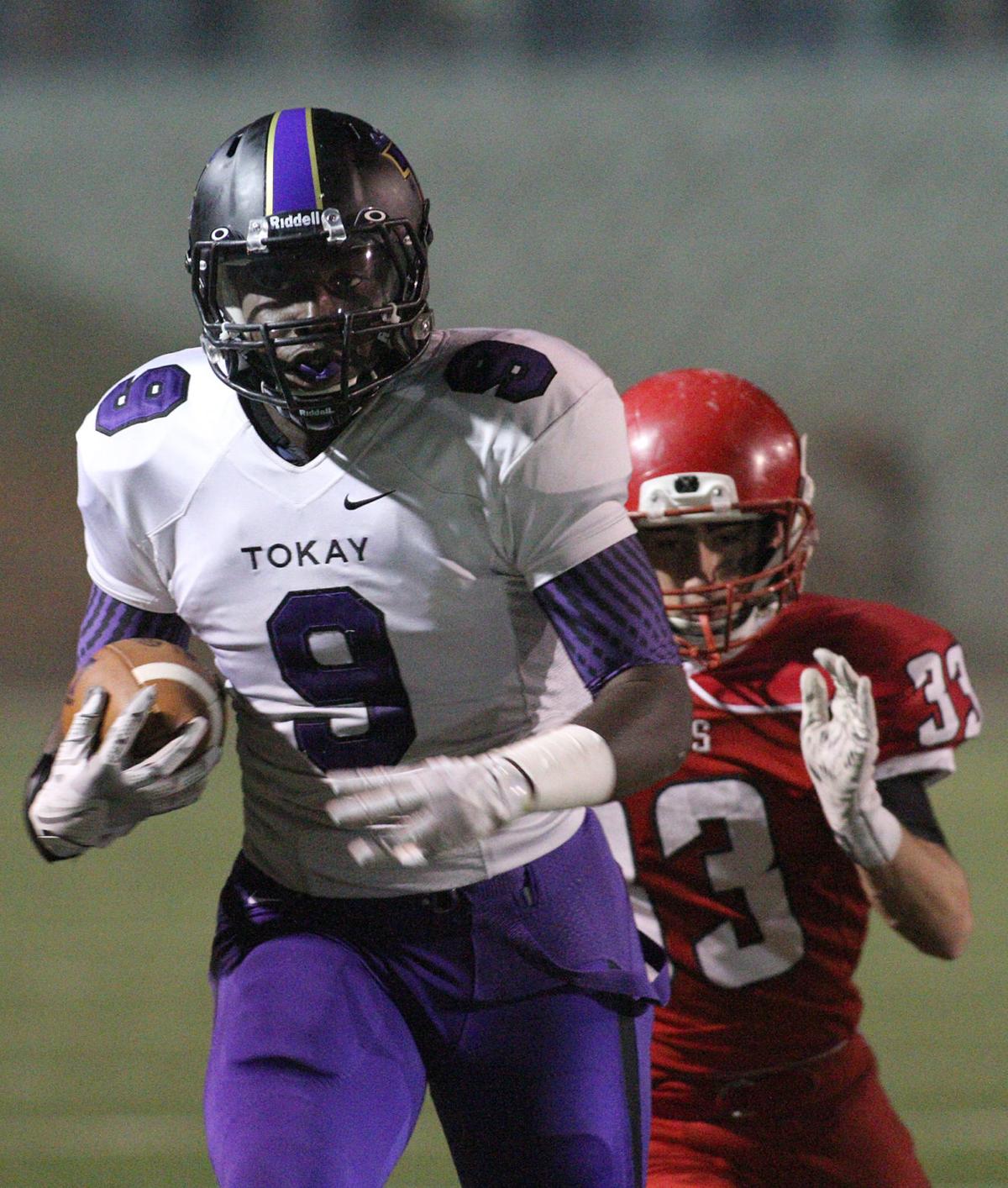 Football: Tigers use big plays to pull away from Flames and win 3rd ...