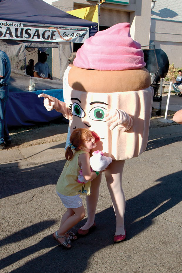 Turlock cupcake vendors challenge the reign of standard fair food at ...
