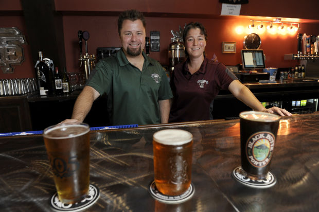 Porters Pub: Family duo serves burgers, sandwiches, salads, craft beer ...