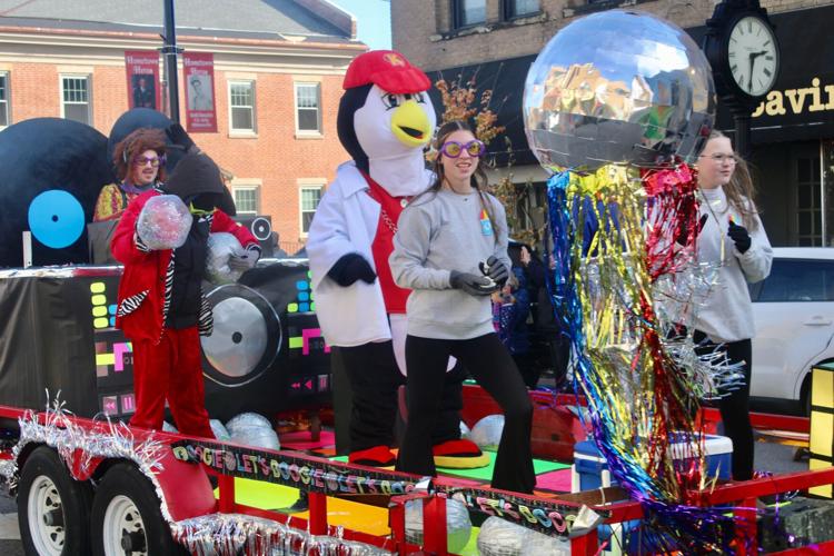Chamber Christmas parade goes over big | | logandaily.com