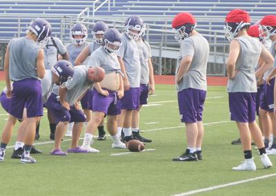 Working with the offensive line | Sports | logandaily.com
