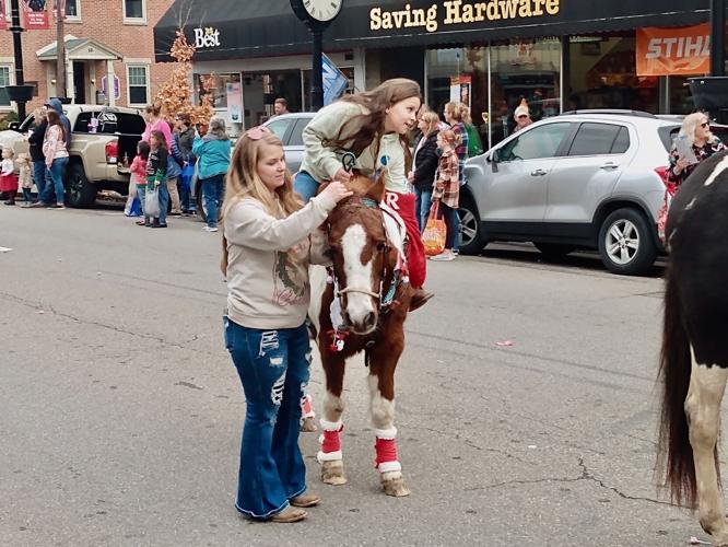 Christmas parade a hit | Events | logandaily.com